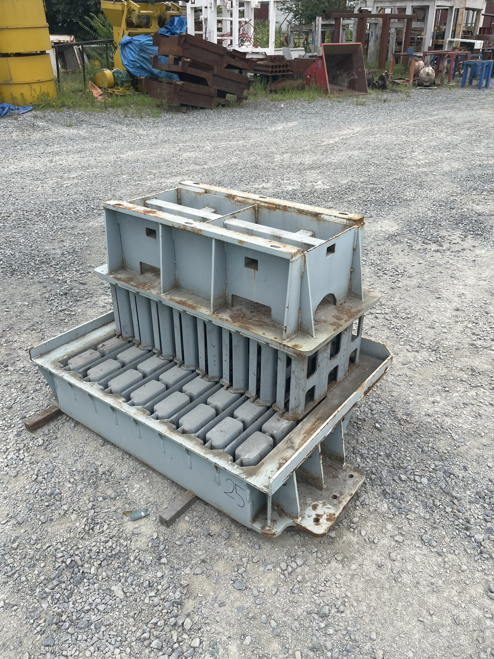 Brand New 8 Per Press Block Mould Model No:25 - concretian.com